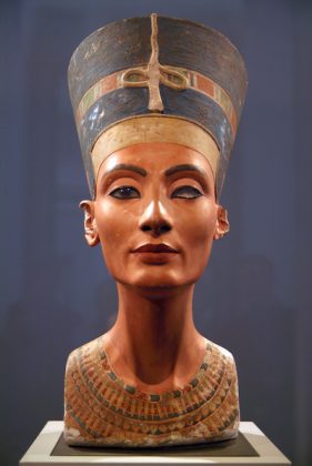 The Bust of Queen Nefertiti | Ancient Egypt Online